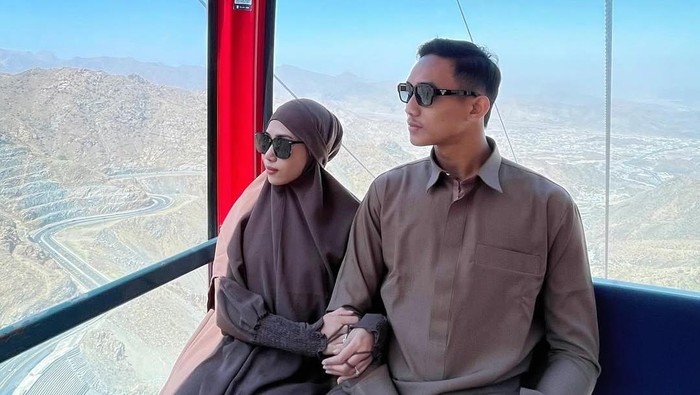 Rizky Ridho Bulan Madu Sambil Umrah Bareng Istri