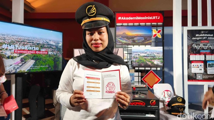 Sensasi Jadi Masinis LRT di Jakarta Fair