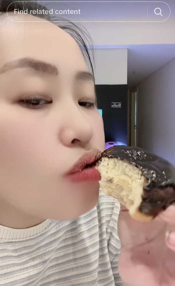 Penampakan Donat Pinkan Mambo seharga Rp 200 Ribu Sekotak