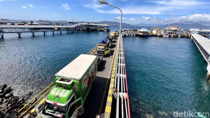 Kemacetan di Pelabuhan Ketapang Banyuwangi