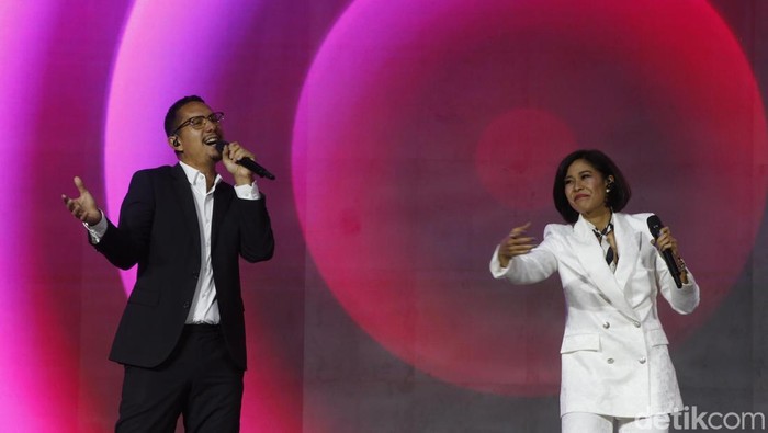 Tampil Penuh Energi, Maliq & D'Essentials Guncang Panggung Hoegeng ...