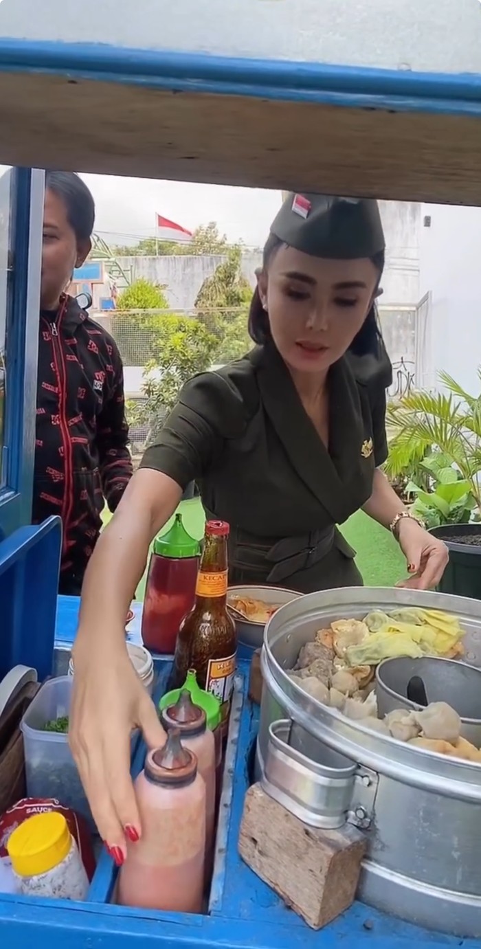 Yuni Shara Cicip Soto Windu di Solo hingga Onde-onde di Mojokerto