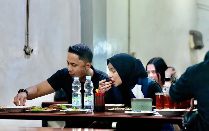 Hengky Kurniawan Sering Kulineran Romantis Bersama Istri
