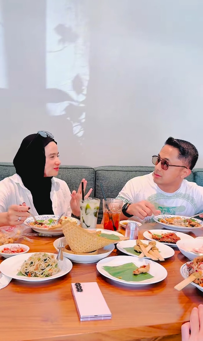 Hengky Kurniawan Sering Kulineran Romantis Bersama Istri