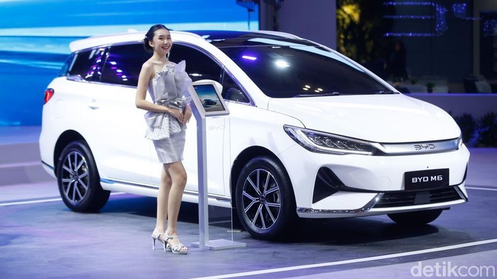 Tak Hanya Mobil, Senyum SPG di GIIAS 2025 Juga Curi Perhatian