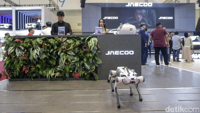 Robot Anjing Argos Curi Perhatian di Booth Jaecoo GIIAS 2025