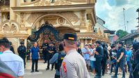 Sosok Haji Sutar, 'Crazy Rich' yang Rumah Megahnya Digrebek BNN
