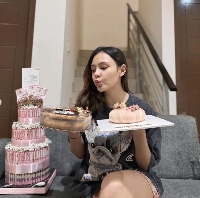 Jadi Presenter Kuliner, Angie Ang Bisa Cicipi Banyak Makanan Enak!