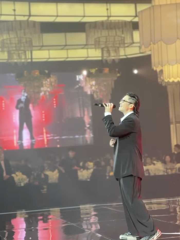 Momen Vanness Wu F4 Nyanyi di Pernikahan 'Crazy Rich Surabaya'