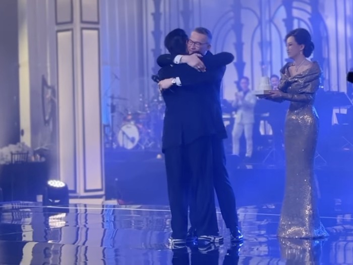 Momen Vanness Wu F4 Nyanyi di Pernikahan 'Crazy Rich Surabaya'