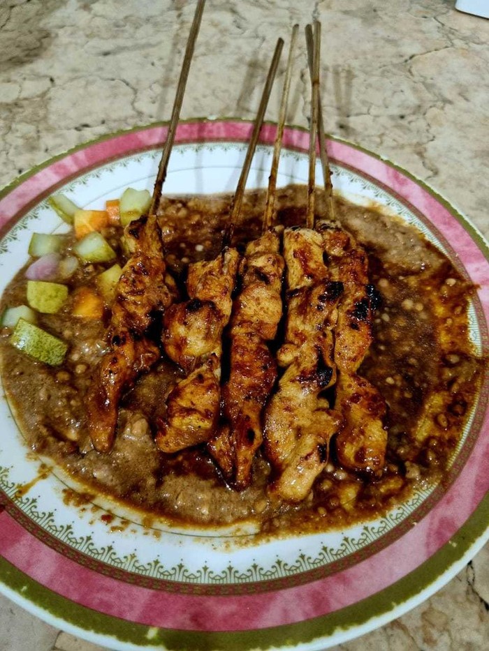 10 Sate Ayam Legendaris di Indonesia, Ada yang Berdiri Sejak 1945!