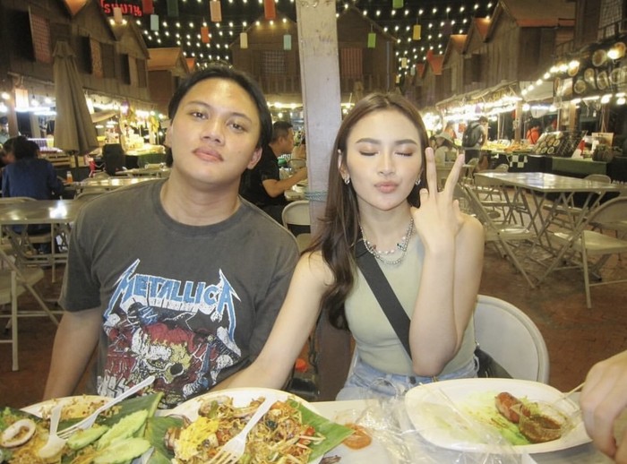 Mahalini Mesra Kulineran Bareng Suami di Indonesia hingga Thailand