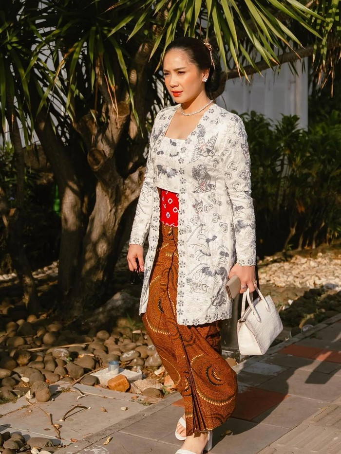 Nagita Slavina Ayu Berkebaya, Raffi Ahmad Kenang Pernikahan Pakai Baju Jawa