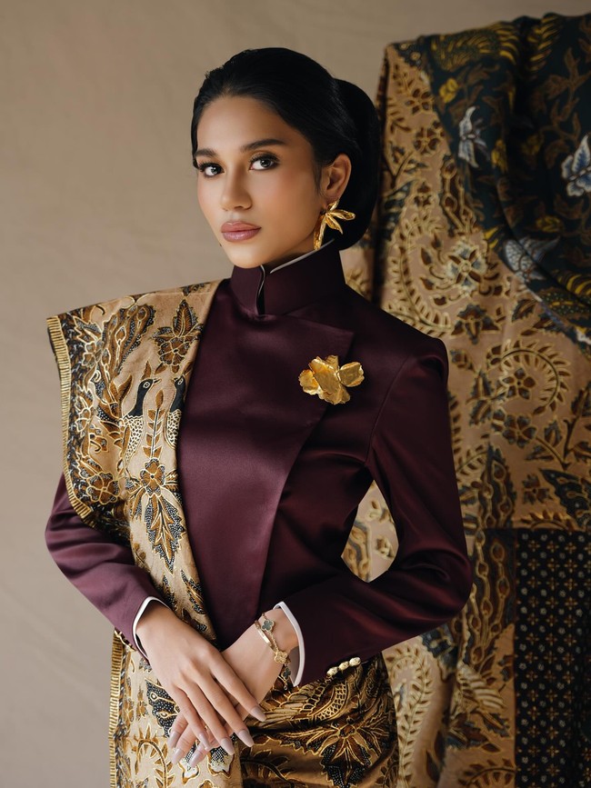 Gaya Azizah Salsha Pakai Baju Tradisional, Kemben Hingga Beskap yang Elegan