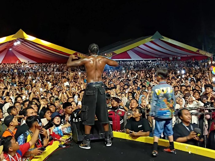 Combo Aura Farming, Melly Mike dan Rayyan Arkan Dikha Duet Tari Pacu Jalur