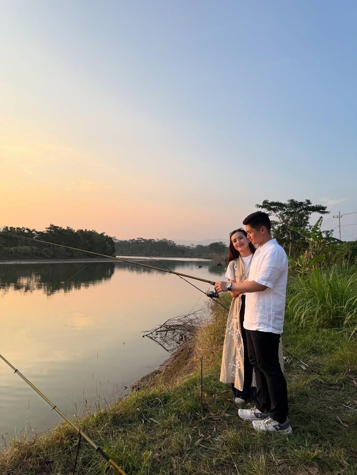 Beby Tsabina dan Suami Nikmati Keindahan Pacitan Bareng SBY