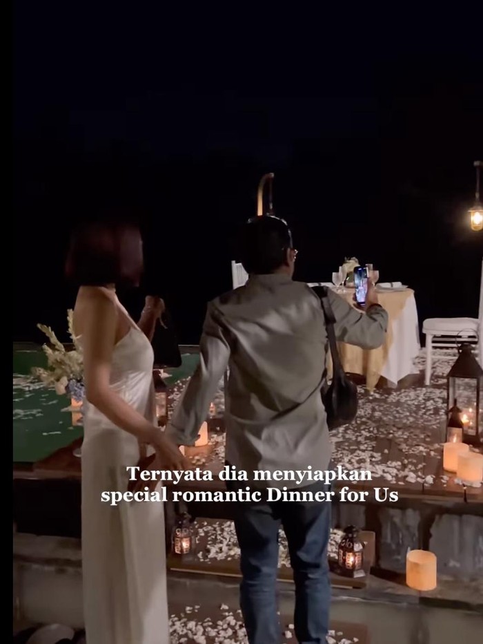 Love is in the Air! Ari Lasso dan Dearly Djoshua Mesra Terus