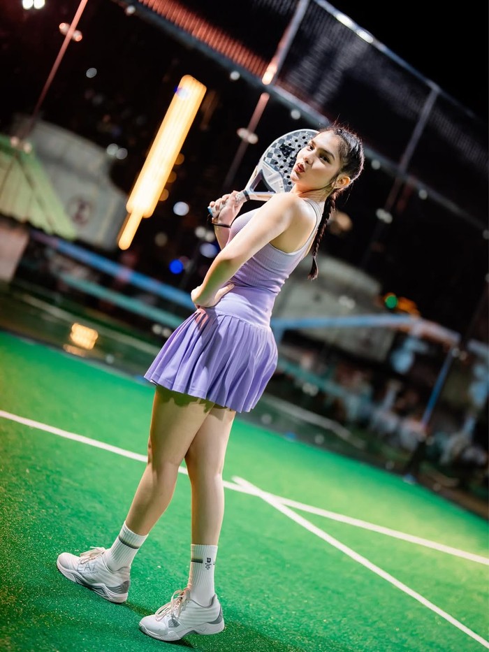 Potret Body Goals Davina Karamoy yang Lagi Terpadel-padel