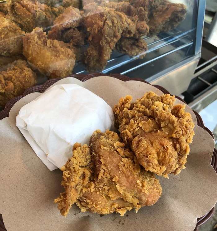 10 Fried Chicken Gurih Renyah dengan Harga Merakyat!