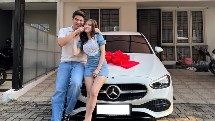 Victor Agustino Dapat Kado Ultah Mobil Mercy dari Istri