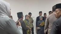 Anggota Dewan-Pegawai Terjebak Saat Gedung DPRD Makassar Dibakar Massa