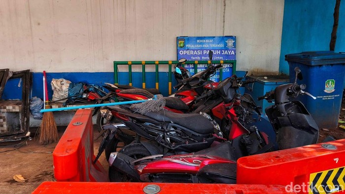 Penampakan Pos Polisi Jati Asih Pascadibakar Massa