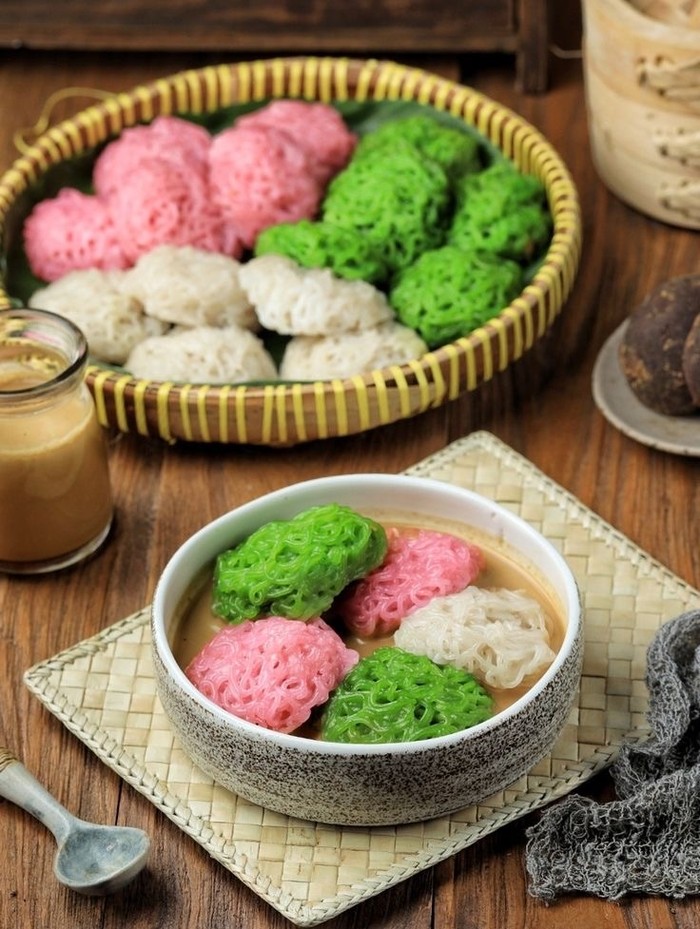 10 Kue Tradisional Indonesia Ini Punya Ciri Khas Warna Pink dan Hijau!