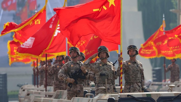 Semarak! China Gelar Parade Militer Pamer Rudal Hipersonik hingga Drone ...