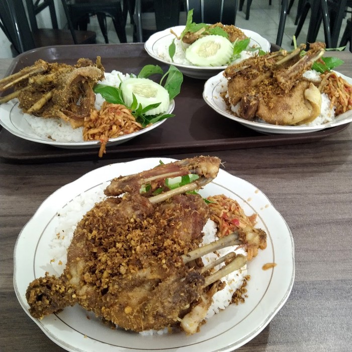 10 Bebek Goreng di Surabaya yang Nikmatnya Melegenda