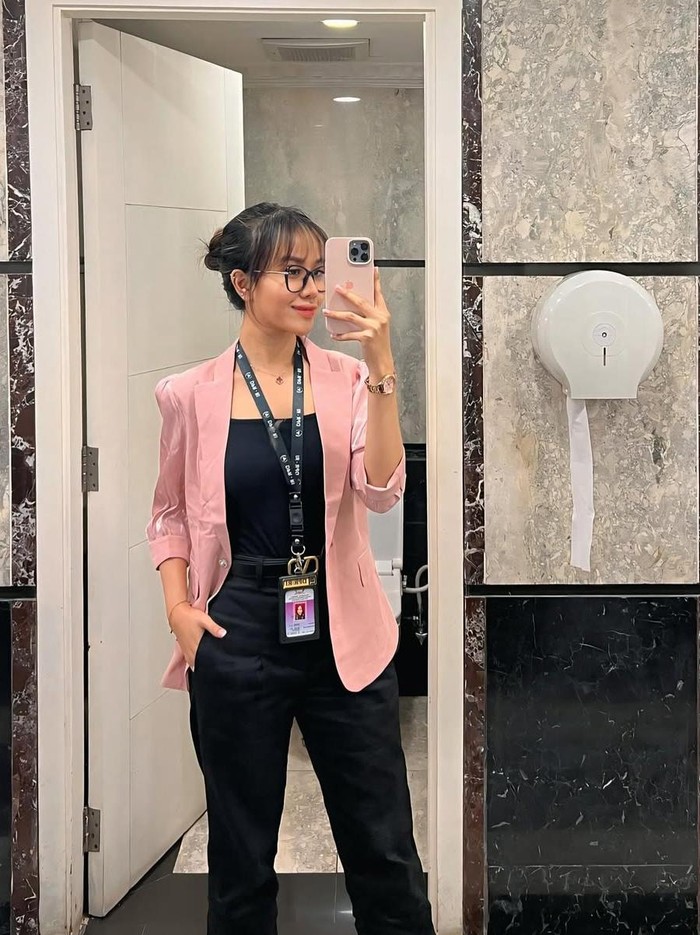 Potret Mayang Lucyana saat Magang di DPR RI