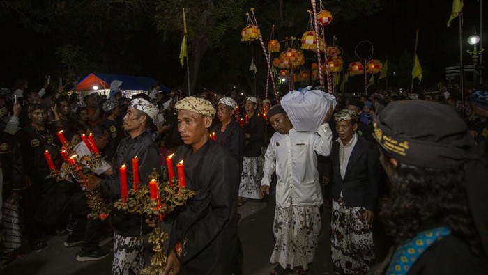 Keraton Kasepuhan Cirebon Gelar Tradisi Panjang Jimat Peringati Maulid Nabi
