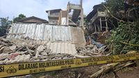 Bangunan Majelis Taklim yang Roboh di Bogor Kini Dipasangi Garis Polisi