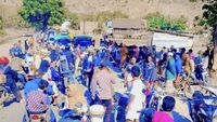 Blokade Jalan, Korban Banjir Bima Tagih Janji Pemkab-Pemprov NTB