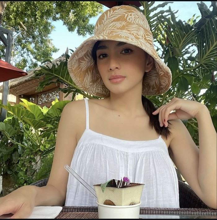 Keseruan Angel Karamoy Saat Kulineran di Sydney hingga Swiss