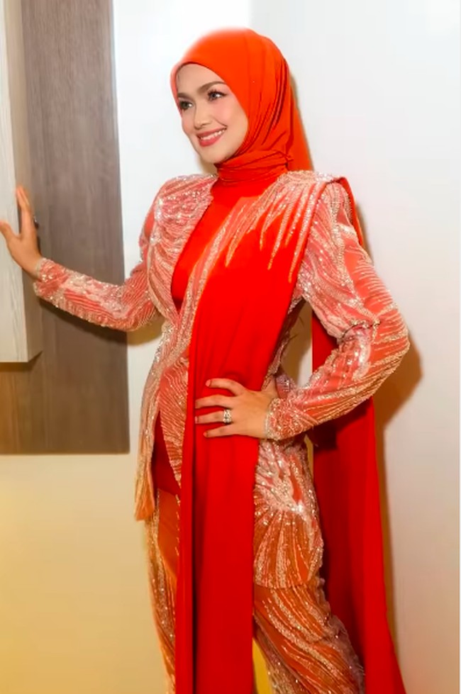 Potret Anggun Siti Nurhaliza Manggung di Pestapora, Bikin Penonton Nostalgia