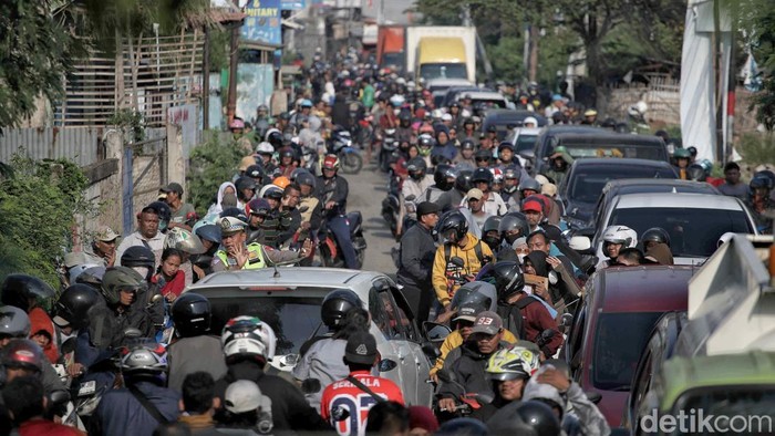 Horor Macet di Babelan, Kendaraan Terkunci Berjam-jam di Jalan Raya ...
