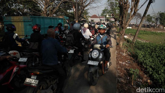 Horor Macet di Babelan, Kendaraan Terkunci Berjam-jam di Jalan Raya ...