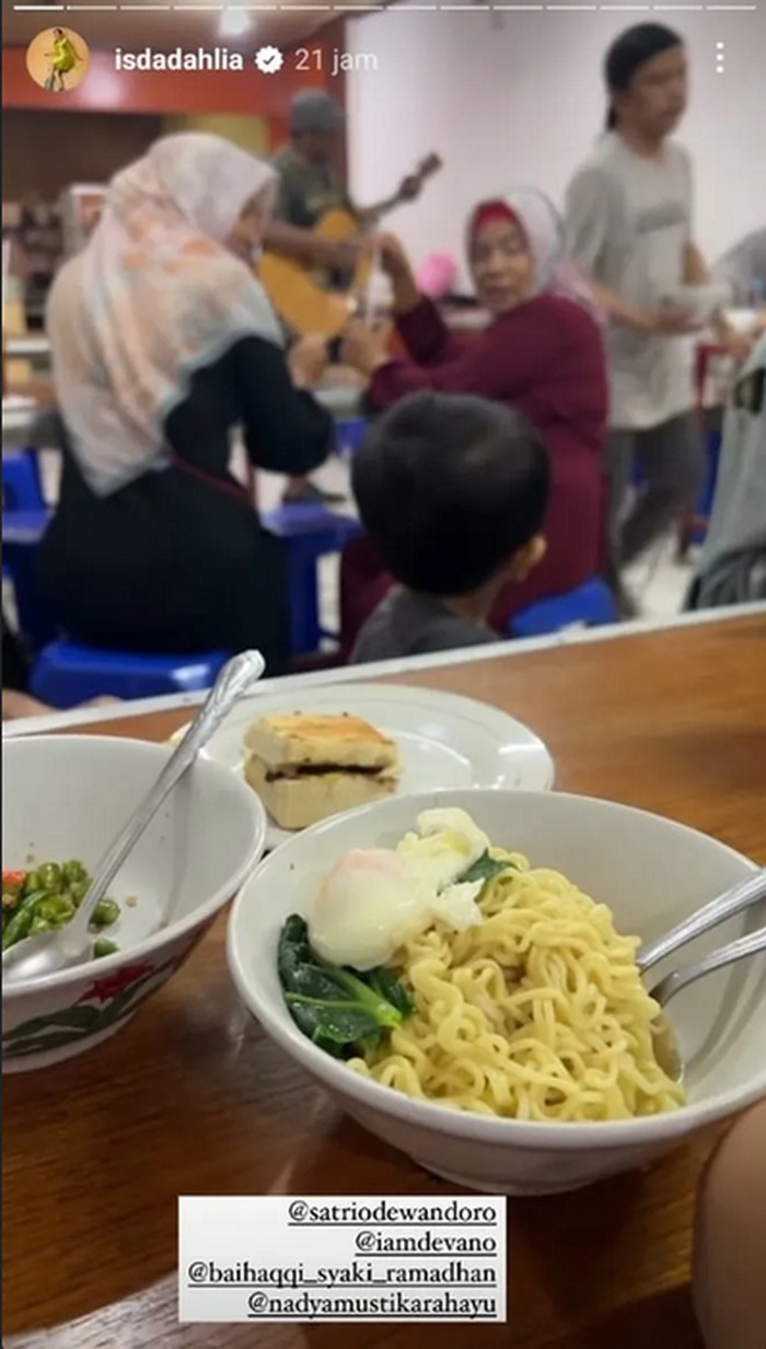 Potret Devano Danendra yang Doyan Makan Mie Instan dan Steak