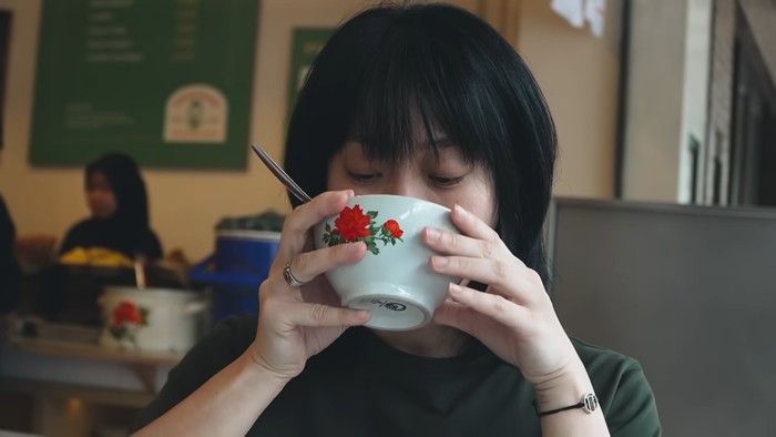 Seru! YouTuber Ria SW Kalap Kulineran di Pasar Bintaro