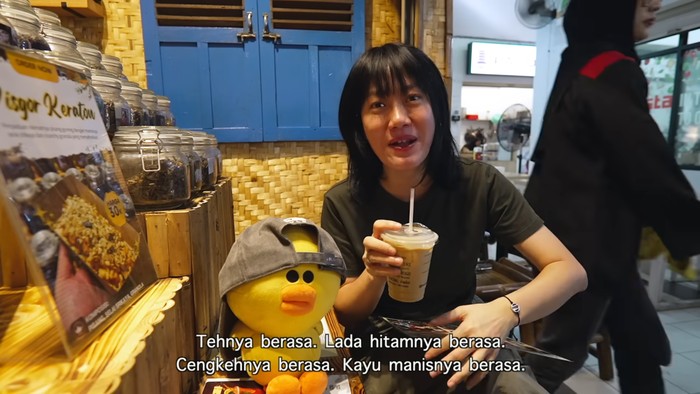 Seru! YouTuber Ria SW Kalap Kulineran di Pasar Bintaro