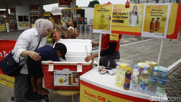 SPBU Shell Bintaro Beralih Jualan Minuman Saat BBM Habis