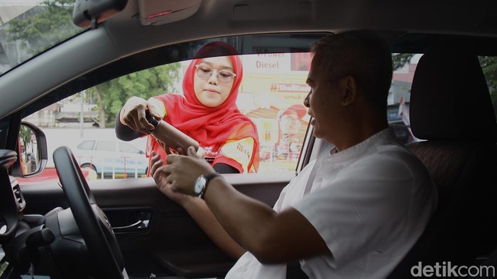 SPBU Shell Bintaro Beralih Jualan Minuman Saat BBM Habis