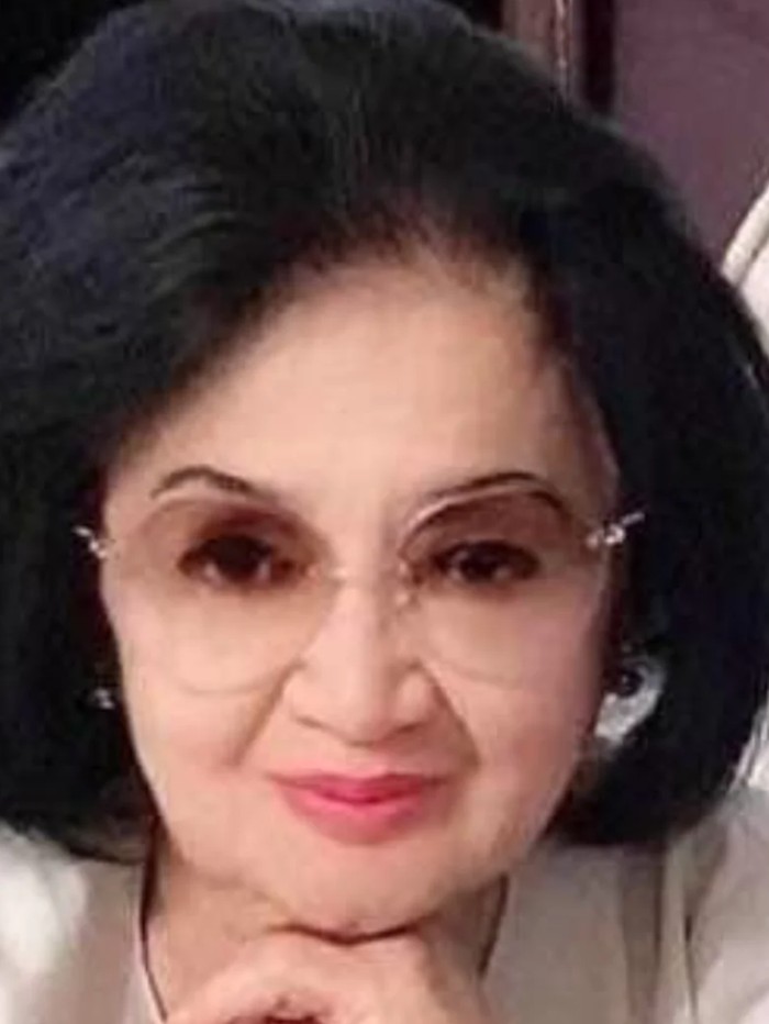 Foto-foto Kenangan Yurike Sanger