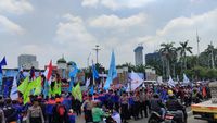 Buruh Demo di DPR, Tolak Upah Murah-Hapus Outsourcing