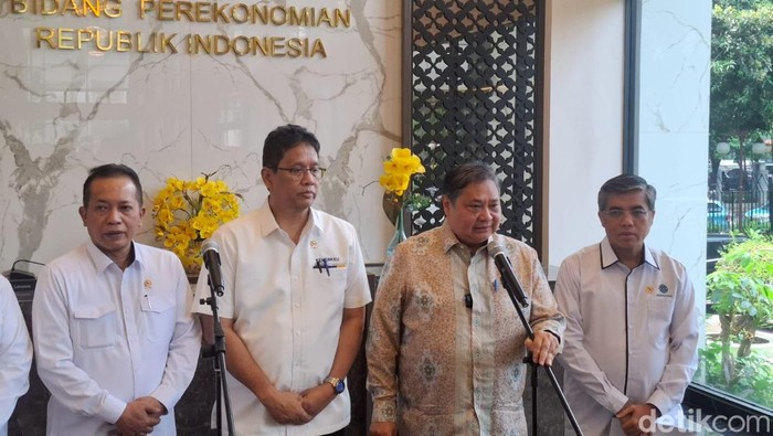Pemerintah Rilis Paket Stimulus Ekonomi: Diskon Tiket Pesawat Hingga Magang