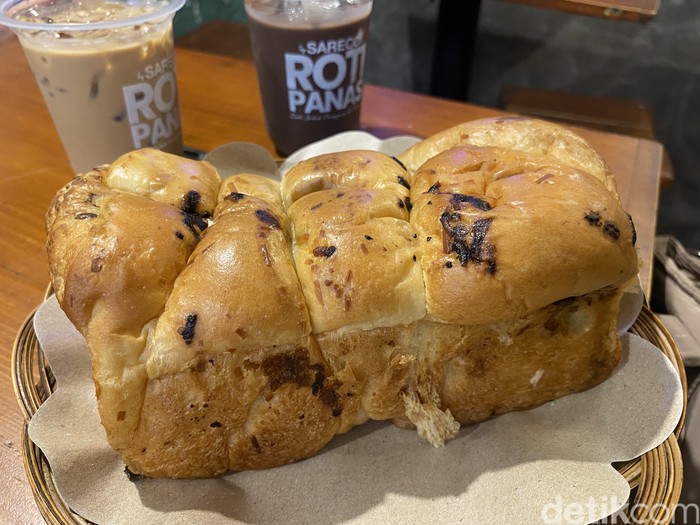 Kulineran di Suryakencana, Cicip Roti Panas Viral yang Jadi Incaran