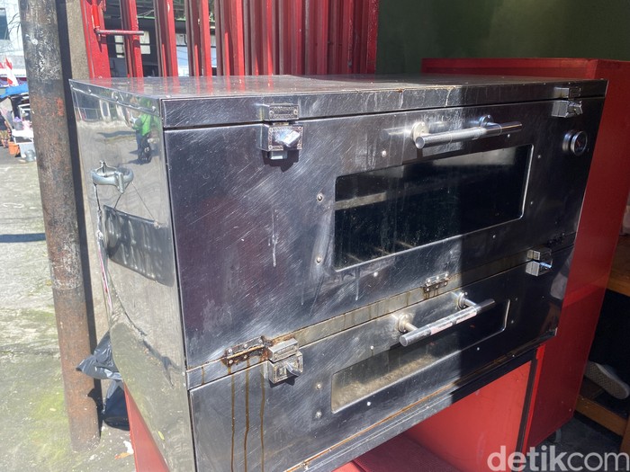 Kulineran di Suryakencana, Cicip Roti Panas Viral yang Jadi Incaran