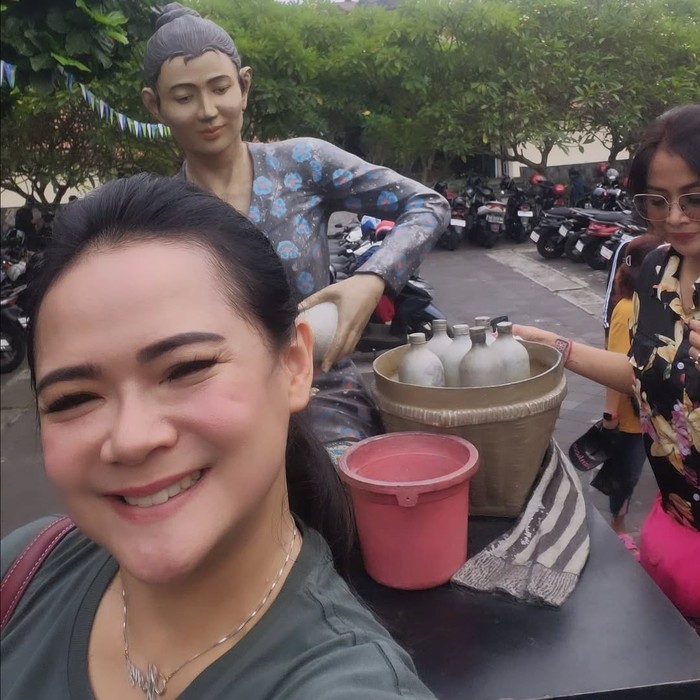 Kisah Shezy Idris yang Kini Jualan Keripik Demi Hidupi Anak