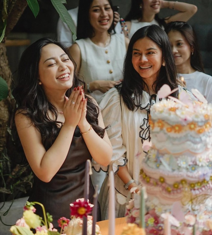Rachel Vennya Rayakan Ulang Tahun ke-30, Penuh Bunga dan Kue Cantik!
