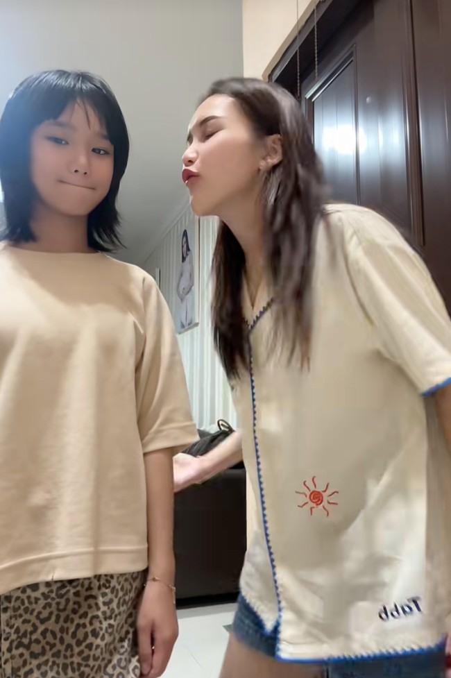 7 Foto Ayu Ting Ting & Putrinya yang Sudah Remaja, Kompak Joget TikTok Bareng